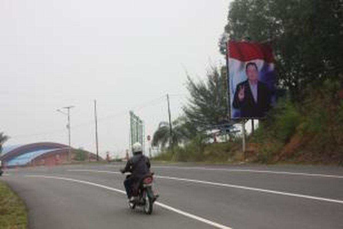 Dianggap Alat Peraga Kampanye, Baliho SBY Diturunkan Panwaslu Nunukan