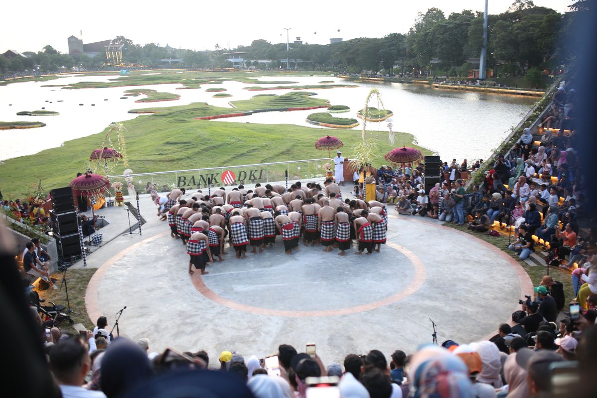 Nonton Tari Kecak di TMII, Apa Perlu Beli Tiket Khusus?