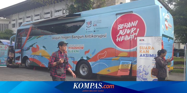 Bus KPK Mangkal di Halaman Gedung Sate Bandung, Ada Apa?