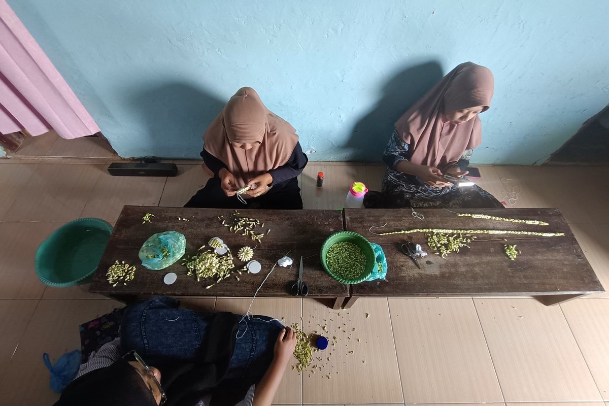 Menyelisik Kampung Melati di Sumenep, Sentra Ronce yang Tetap Bertahan ...