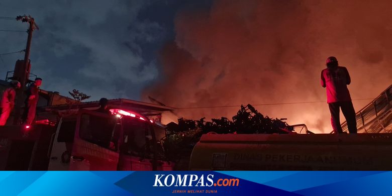 Kebakaran Pabrik Sparepart di Semarang, Api Berasal dari Atap Bangunan