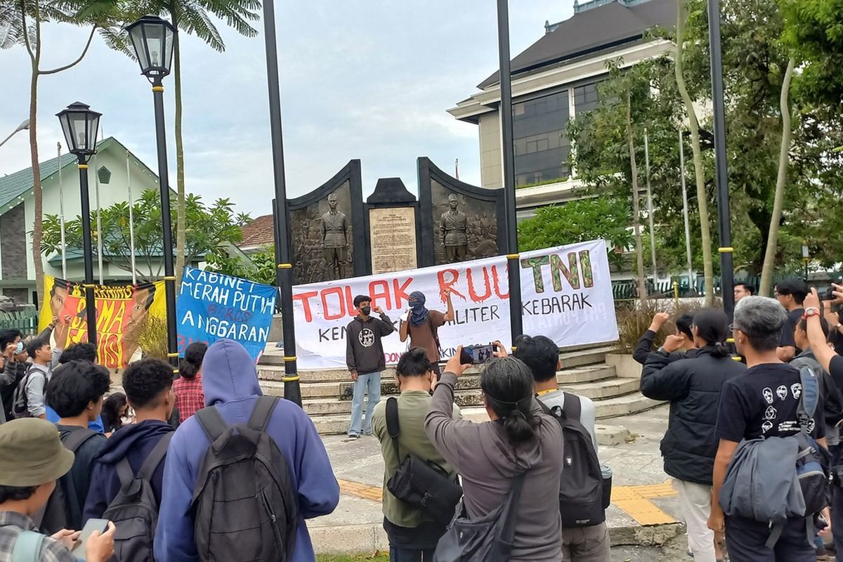 Demo Tolak Pengesahan Revisi UU TNI Hari Ini, Apa Tuntutannya?