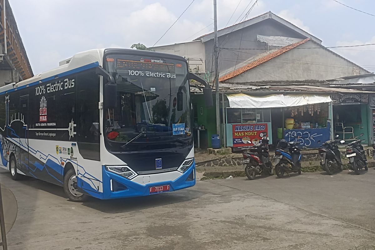 Menjajal Bus Listrik KaBogor, Penumpang Usulkan Kursi Prioritas dan ...