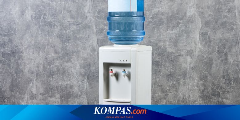 Tips Aman Mengganti Galon Air Minum di Dispenser Atas