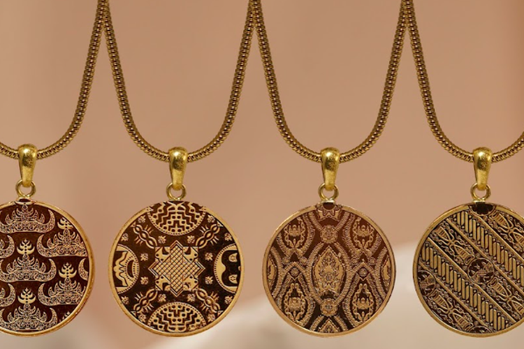 Antam Luncurkan Liontin dan Emas Batangan Motif Batik Indonesia, Cek di ...