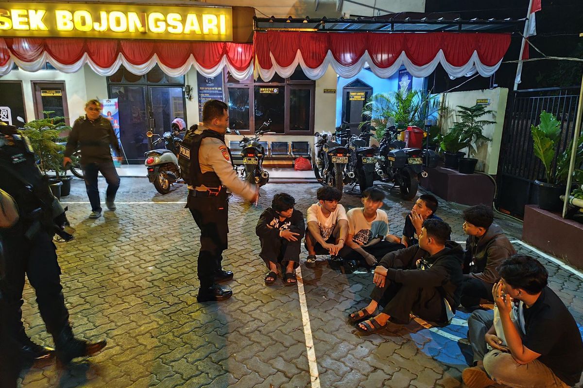 11 Pemuda Hendak Tawuran Ditangkap di Depok, Belasan Sajam Disita