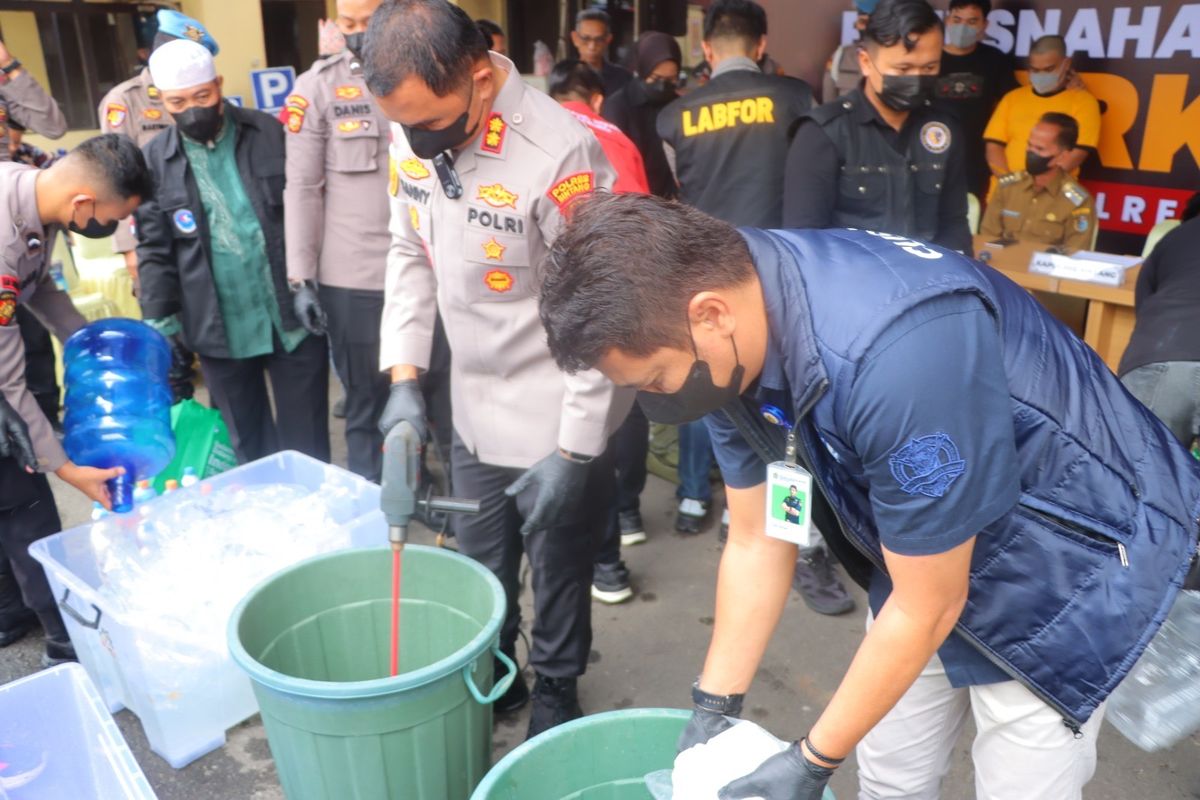 Pemusnahan Barang Bukti, Sabu 57 Kg Dibuang ke Septic Tank Polres ...