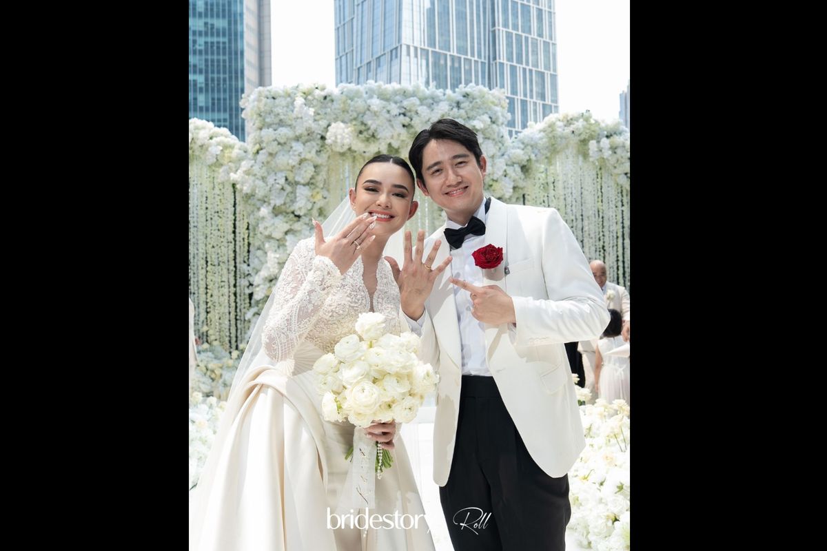 Tak Kuasa Tahan Air Mata, Momen Emosional Amanda Manopo Saat Kenny Austin Pasangkan Cincin ...