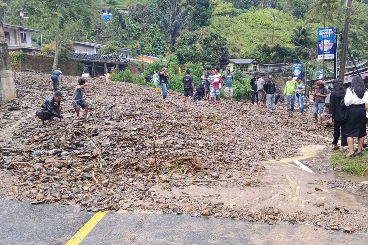 Usai Banjir di Danau Toba Parapat, Air Surut dan Jalan Dapat Dilalui