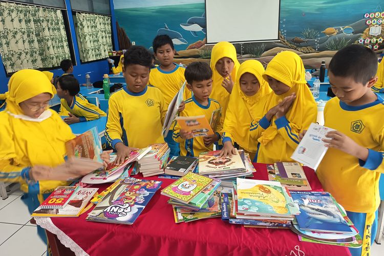 Foto : Minat Baca Siswa Rendah, Kepala MIN 18 Jakarta Genjot Gerakan ...