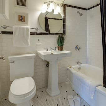 5 Area Terkotor di Kamar Mandi yang Kerap Lupa Dibersihkan