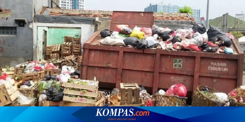 Warga Keluhkan Bau Busuk dari Tumpukan Sampah di Pasar Cawang Kavling