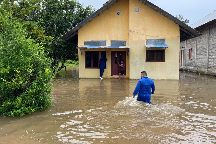 Banjir Rendam Permukiman Warga di Jailolo Halmahera Barat
