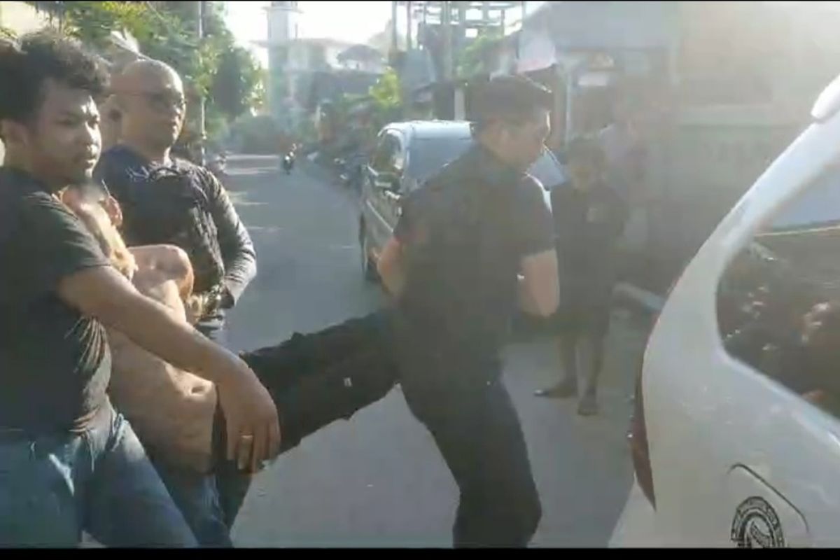 4 Hari Kabur, Tahanan Kejari Mataram Menangis dan Harus Dibopong Saat Ditangkap