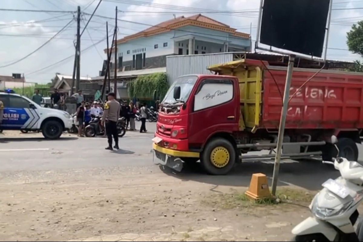 Kecelakaan Beruntun Tewaskan 1 Orang di Tulungagung, Sopir Truk Lari
