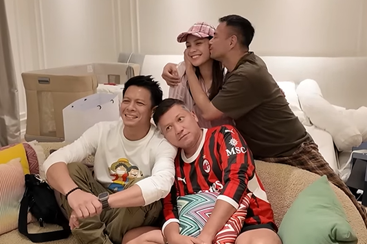 Bersama Gading Marten Beri Kado Ultah Pernikahan Raffi-Nagita, Ariel NOAH: Kita Enggak ...