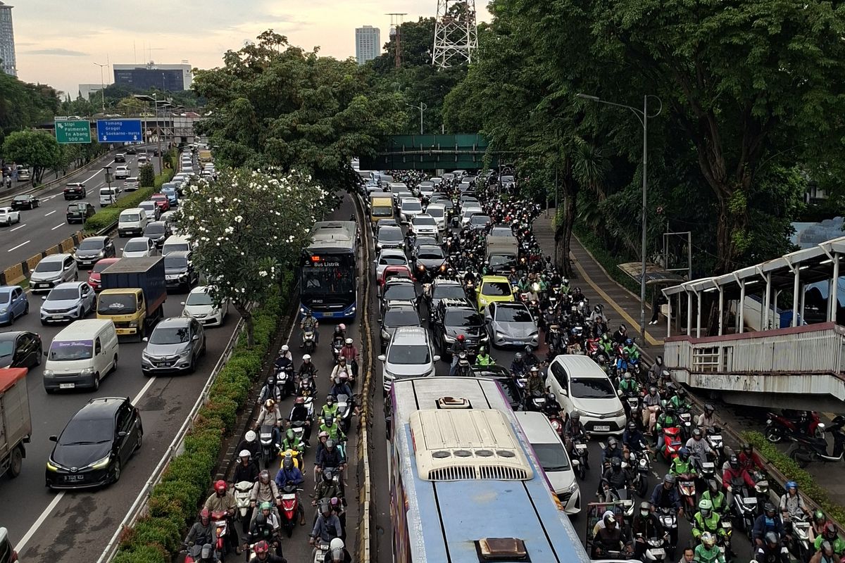 Jam Sibuk Lalu Lintas Jakarta Bergeser Selama Ramadhan