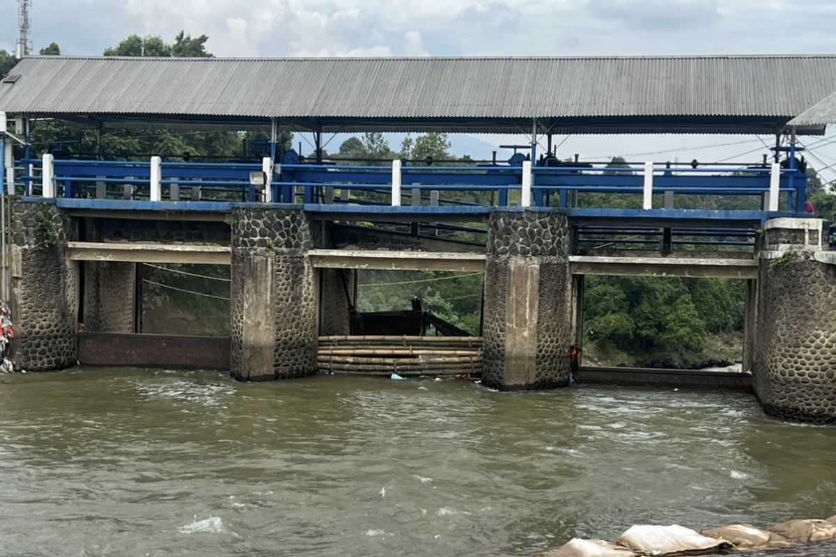 Waspada! Bendung Katulampa Siaga 3, Jakarta Siap Hadapi Air Kiriman Bogor Subuh Nanti