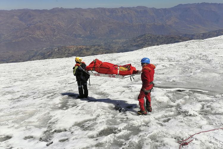 Foto : Hilang 22 Tahun, Jasad Pendaki Asal AS Ditemukan Utuh di Peru Usai Es Mencair