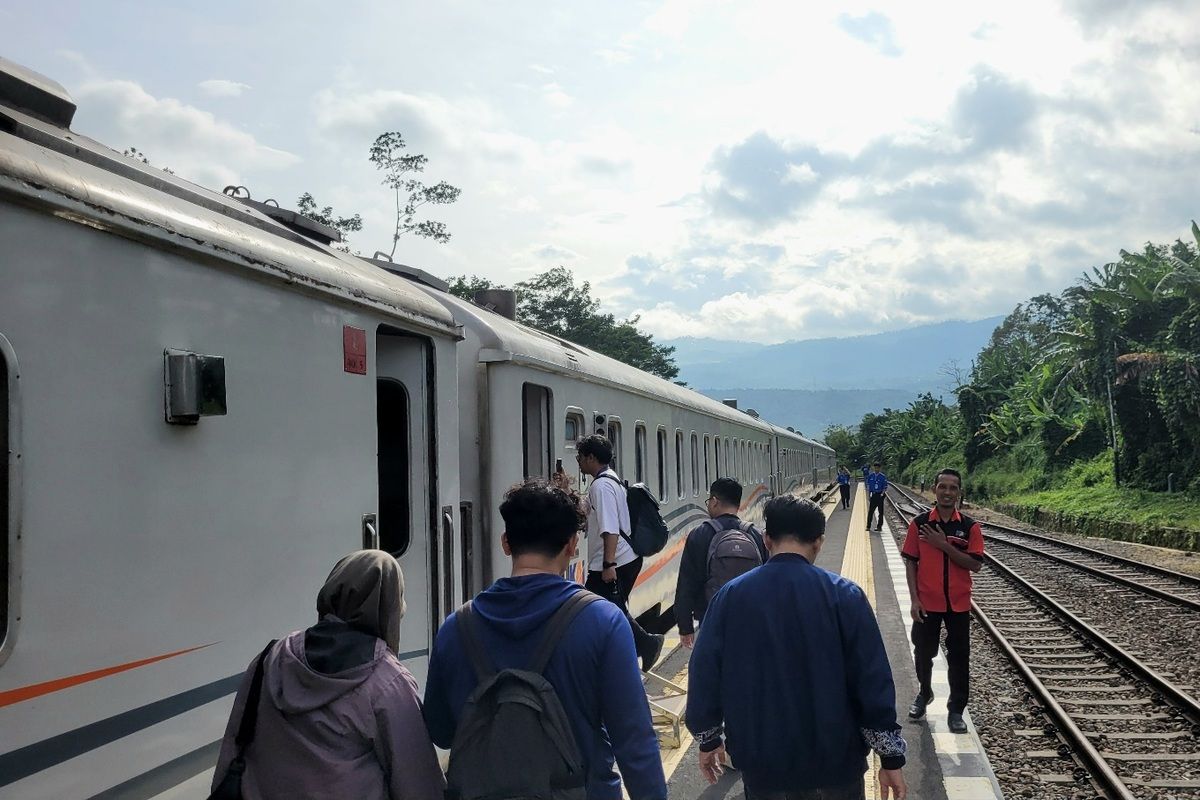 Menelusuri Stasiun Bumiayu, Stasiun Cantik di Brebes dengan Pemandangan ...