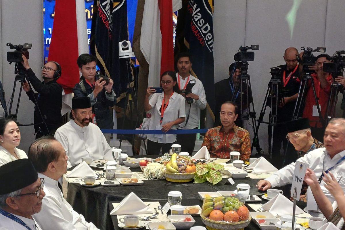 Momen Surya Paloh Duduk Diapit Puan dan Jokowi Saat Bukber di Nasdem Tower