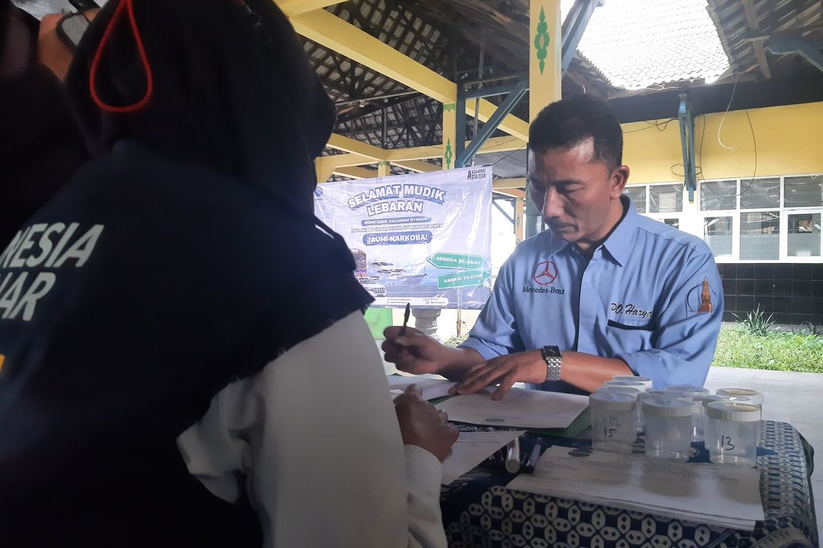 Sopir dan Kru Bus di Sleman Jalani Tes Urine Jelang Mudik Lebaran