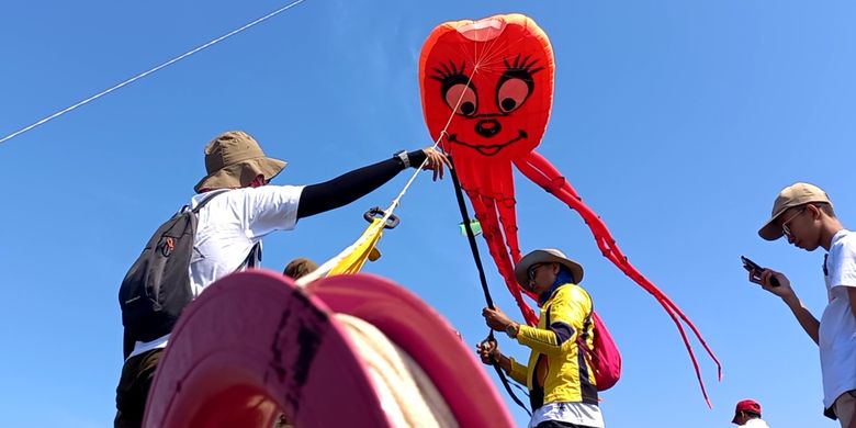 Berita Harian Festival-layang-layang Terbaru Hari Ini - Kompas.com