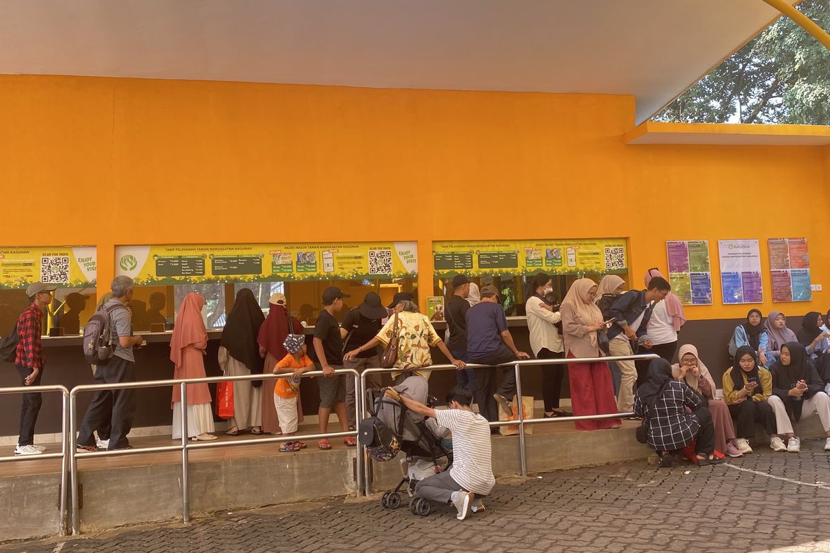 Libur Panjang, 3.095 Pengunjung Padati Ragunan Pagi Ini