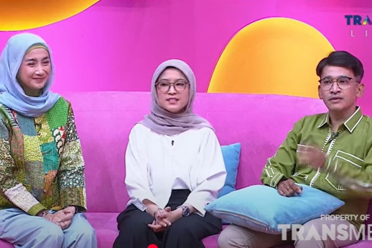 Putri Desy Ratnasari Bahagia Lihat Ibunya Dekat dengan Ruben Onsu