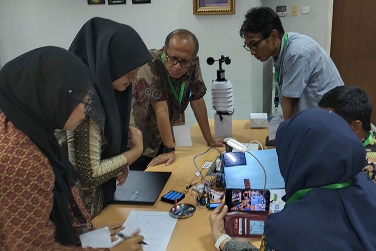 UNJ Latih Guru Fisika SMA Gunakan Mikrokontroler dalam Pembelajaran