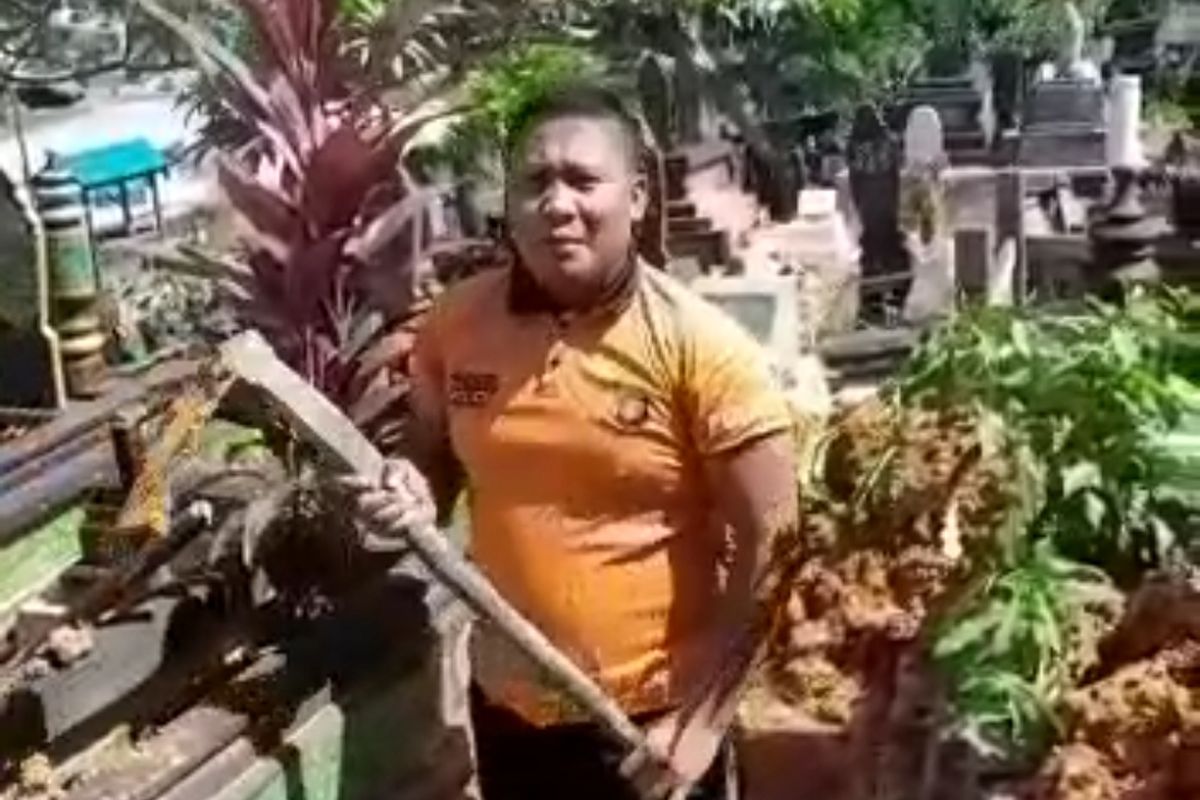 Cerita Bripka Joko Temukan 40 Benda Diduga Santet Saat Gali Kuburan...