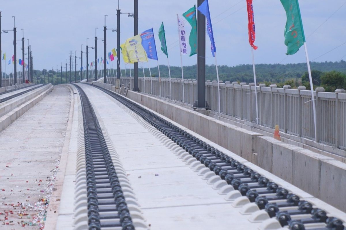 Telah Terpasang Semua, Kenali "Ballastless Track Slab" pada Proyek KCJB