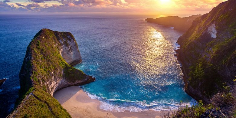 7 Daftar Keindahan Alam Indonesia Terbaik yang Wajib Kamu Kunjungi Saat ...