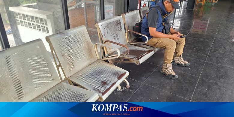 Penampakan Bangku di Terminal Tanjung Priok Patah dan Berkarat