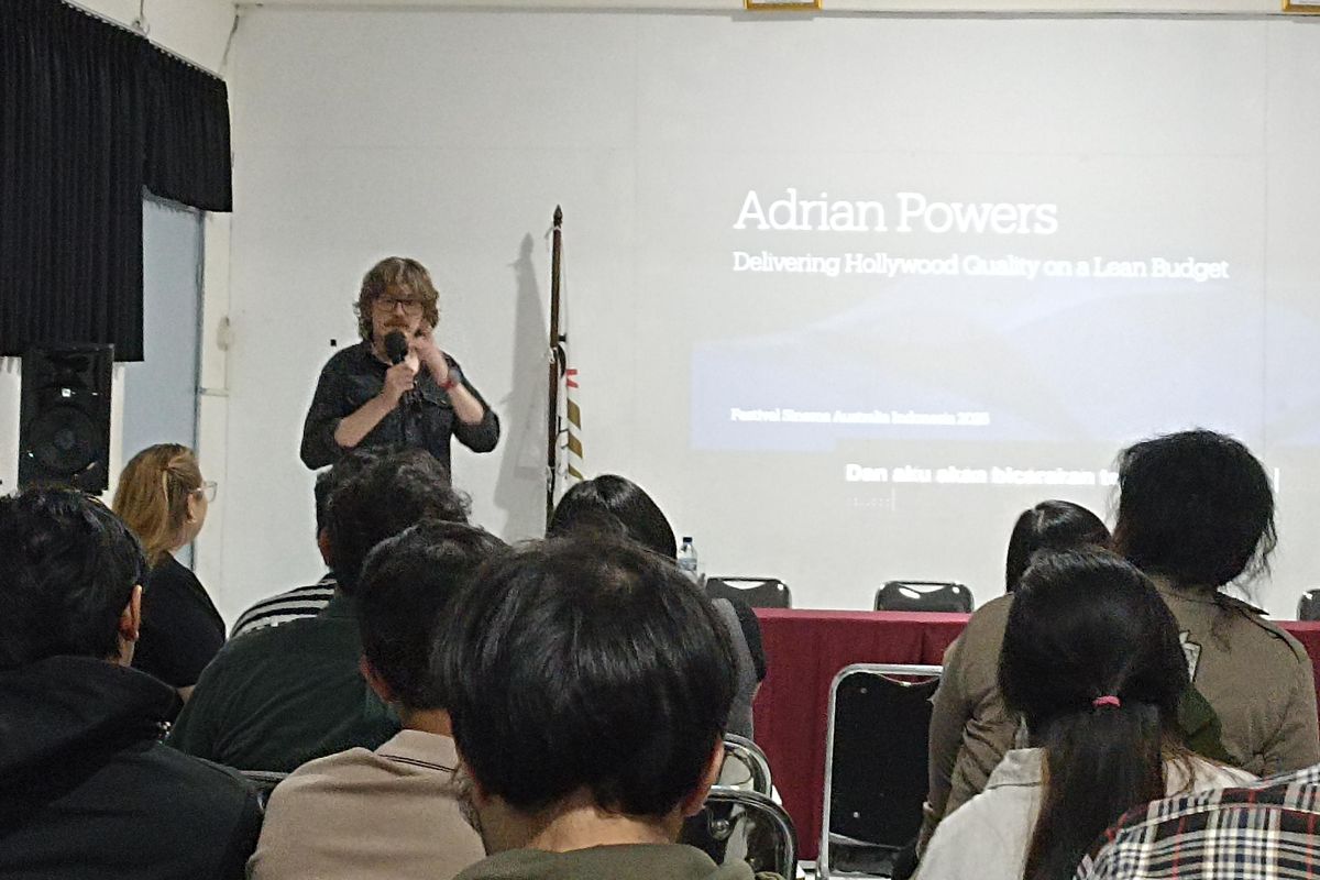 Adrian Powers Bagikan 10 Tips Produksi Film Berkualitas Hollywood bagi Sineas Jogja