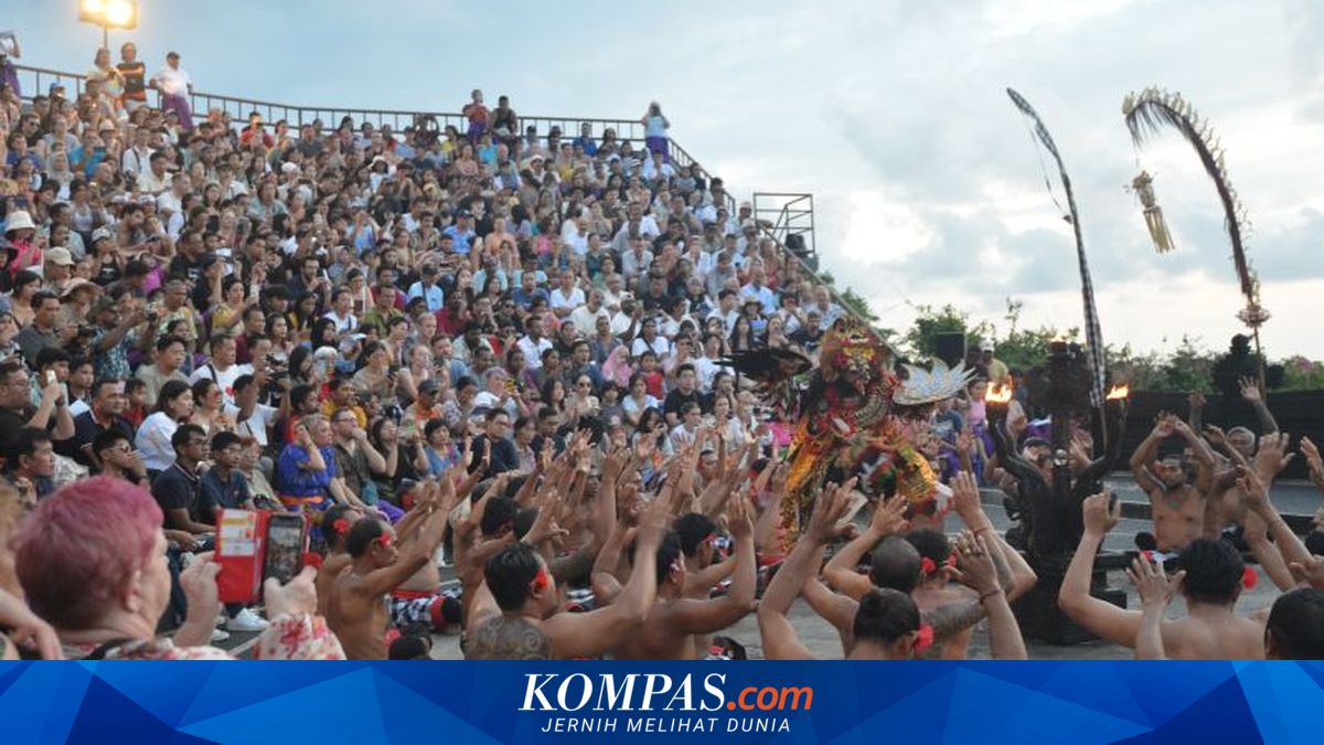 Jumlah Penonton Melonjak Saat Libur Lebaran, Pentas Tari Kecak di ...