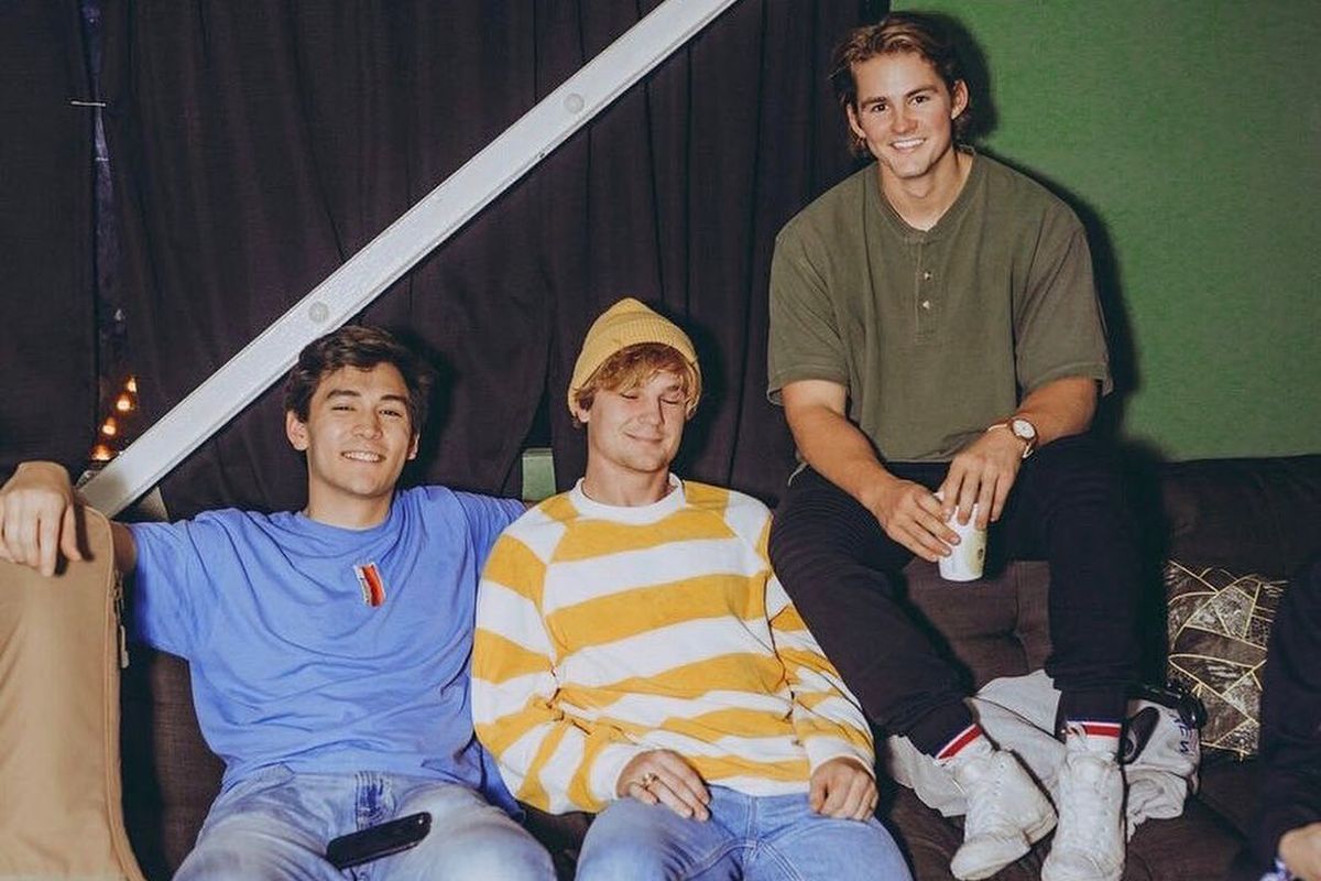 Lirik dan Chord Lagu Good Day – Surfaces