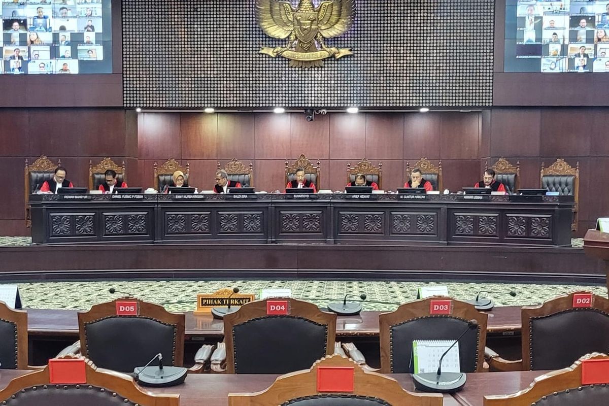 Tolak Lembur lalu Kena Sanksi, Eks Pegawai Logistik Gugat Pasal Lembur ...