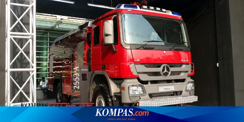Truk Canggih Mercy Mulai "Dilempar" ke Luar Tambang