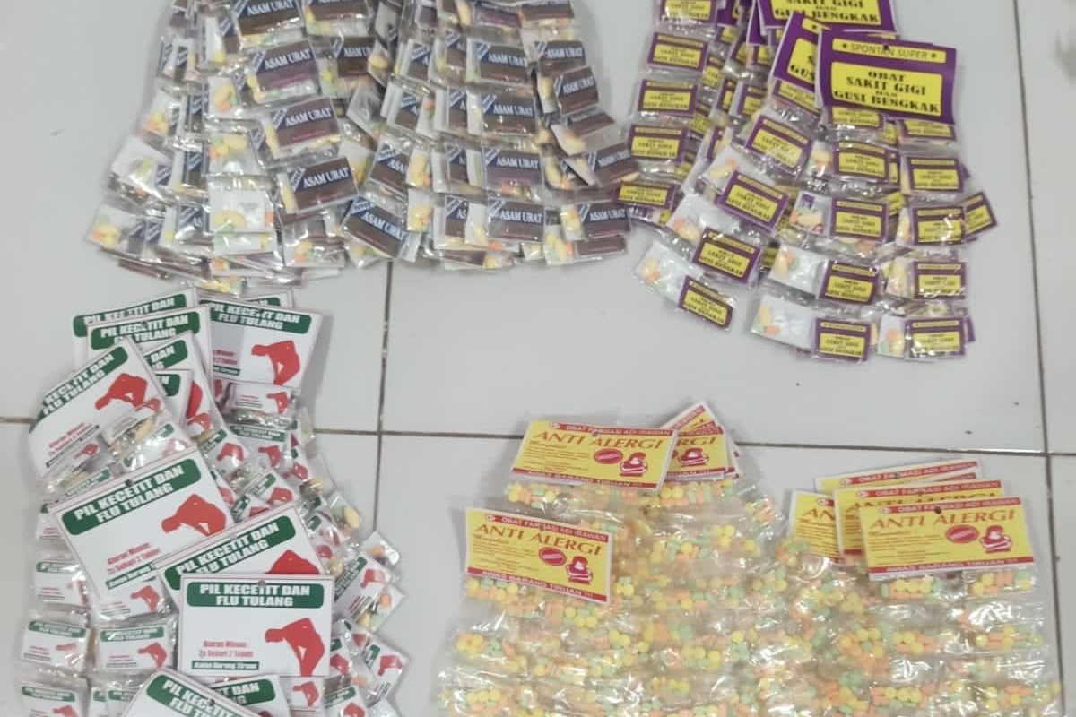 Gara-gara Bikin Obat Racikan, 2 Mantan Pekerja Pabrik Farmasi Dibekuk