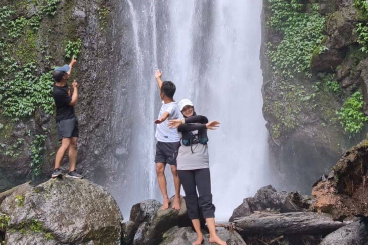 Curug Mugiri Subang Viral, Keindahan Air Terjun Setinggi 60 Meter di ...