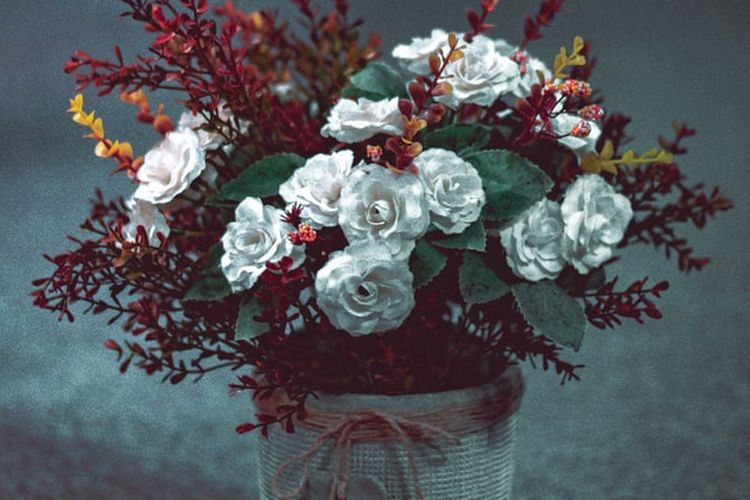 6 Keuntungan Meletakkan Bunga Tiruan di Ruangan