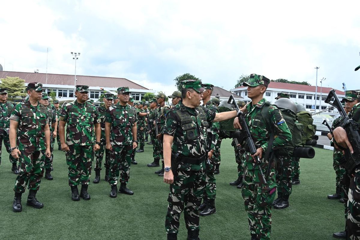 TNI AL Siapkan KRI Radjiman Wedyodiningrat-992 Bantu Korban Gempa di ...