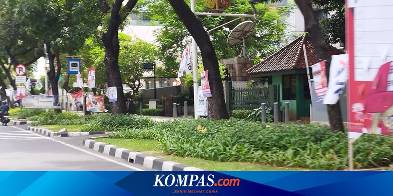 Jalan Kebon Sirih Ramai Baliho dan Spanduk, Pejalan Kaki: Ganggu ...