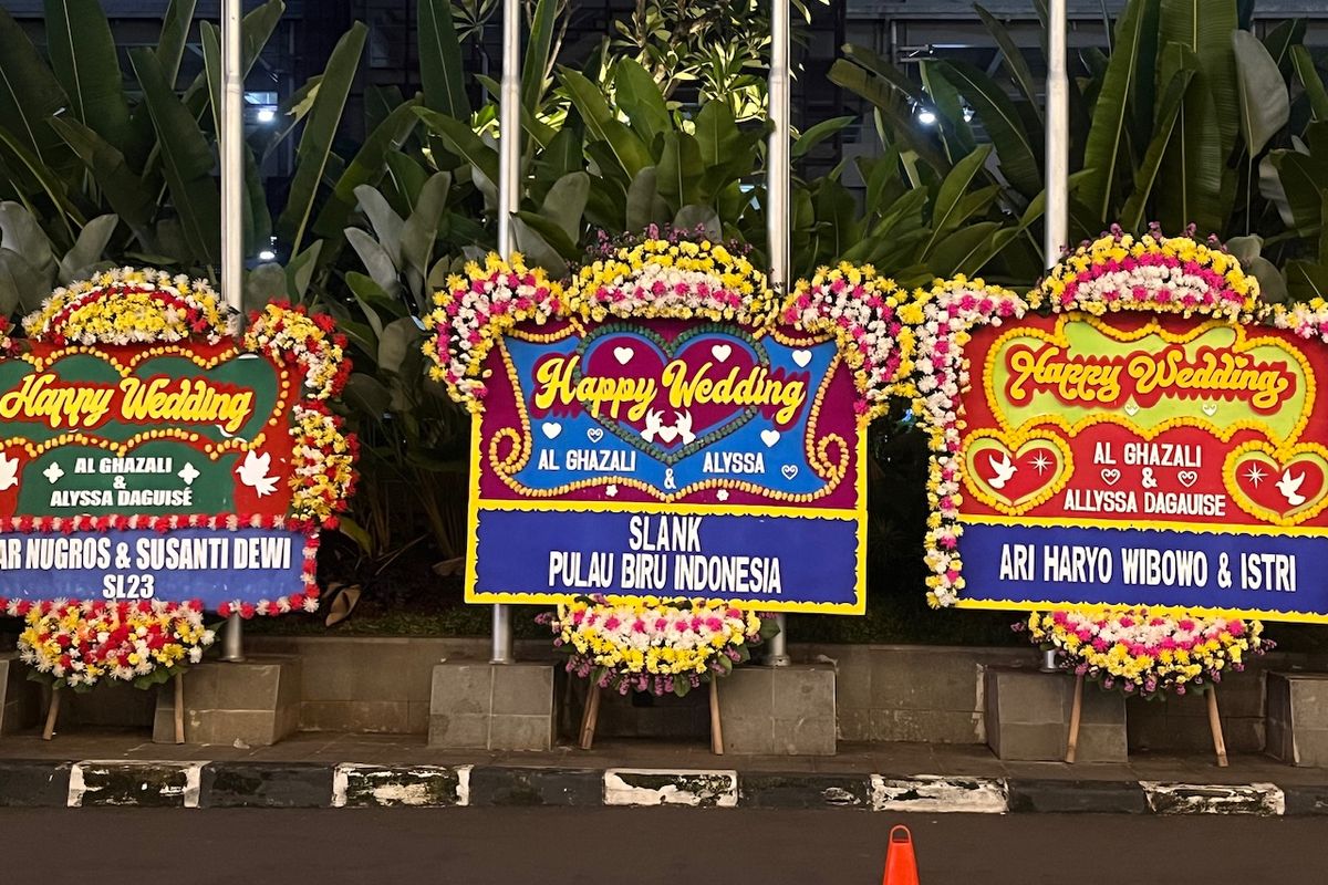 Slank Ucapkan Selamat Menikah untuk Al Ghazali dan Alyssa Daguise lewat Karangan Bunga