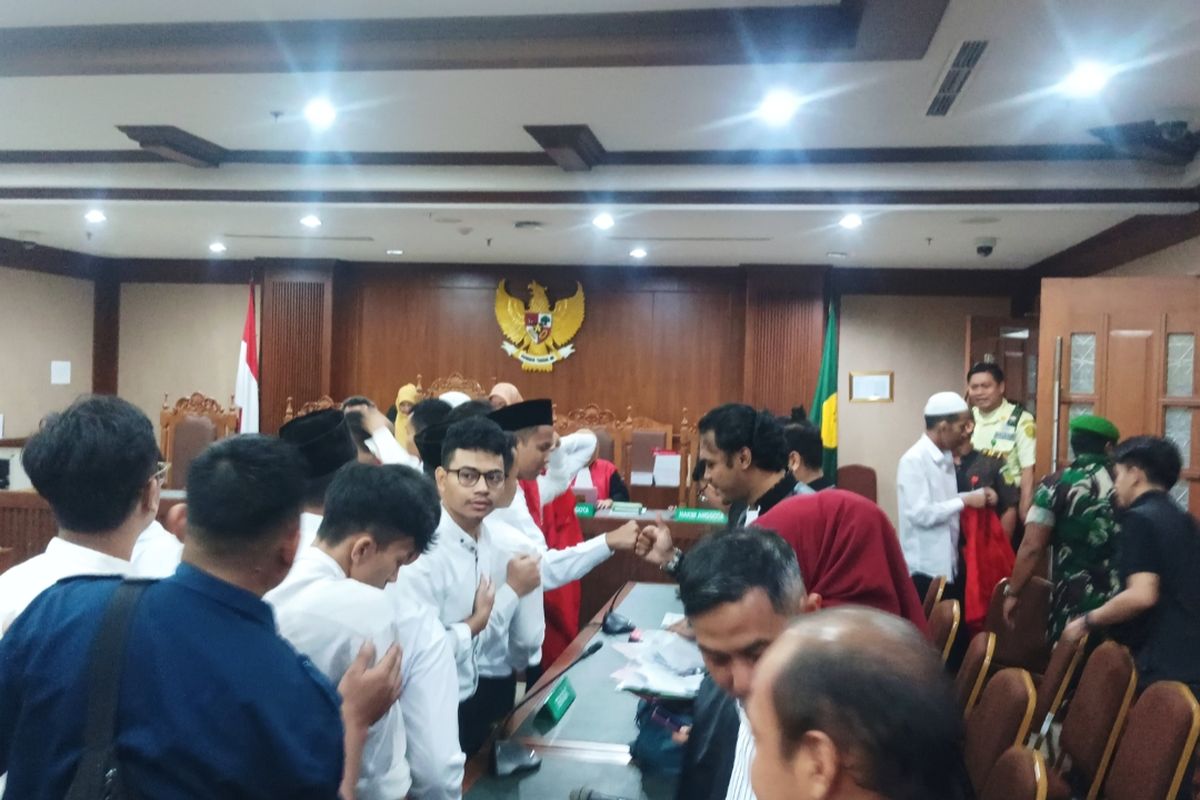 21 Pendemo Rusuh Agustus Didakwa Rusak Fasum dan Serang Polisi di DPR