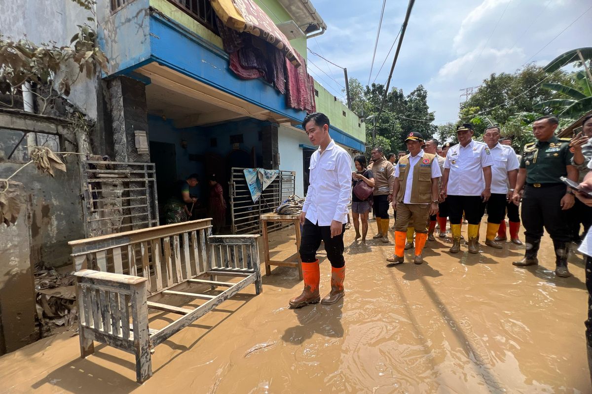 Wapres Gibran Cek Kondisi Pengungsi di Lokasi Banjir Perum PGP Bekasi