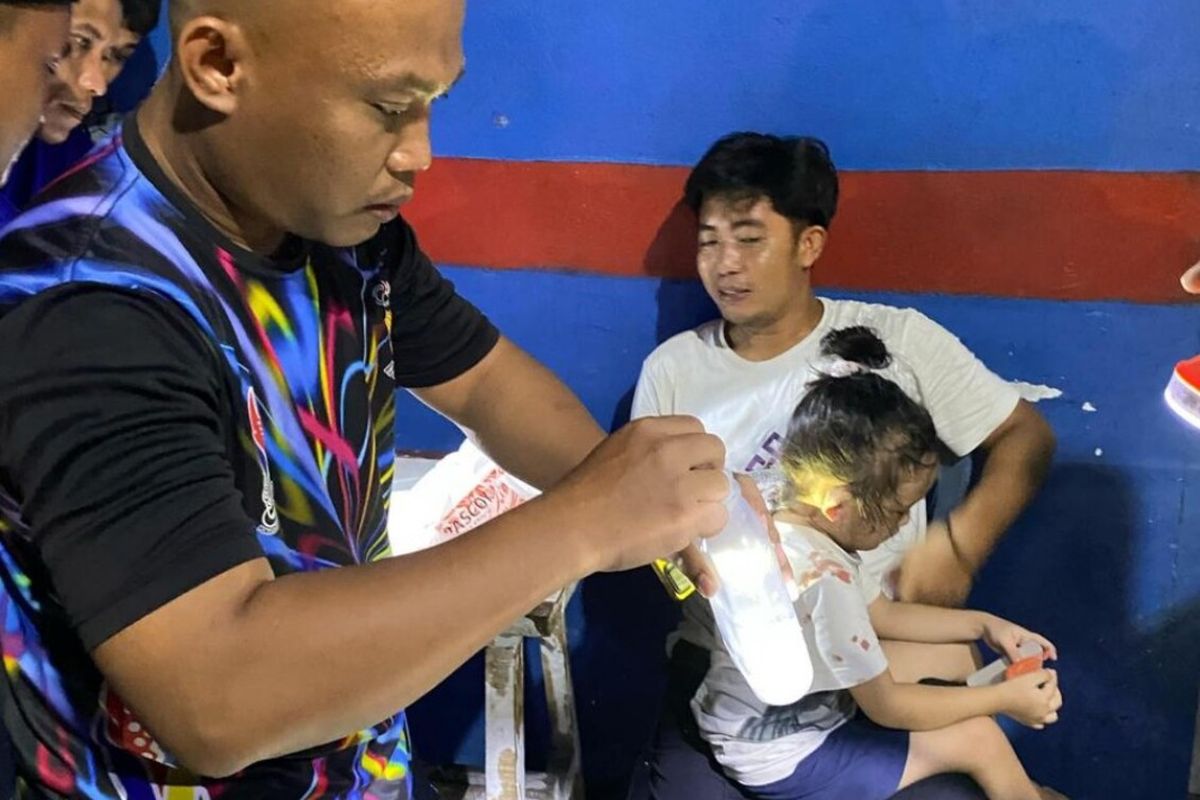 Damkar Kendari Bantu Lepas Anting Balita 4 Tahun Usai Alami Pendarahan 2 Hari