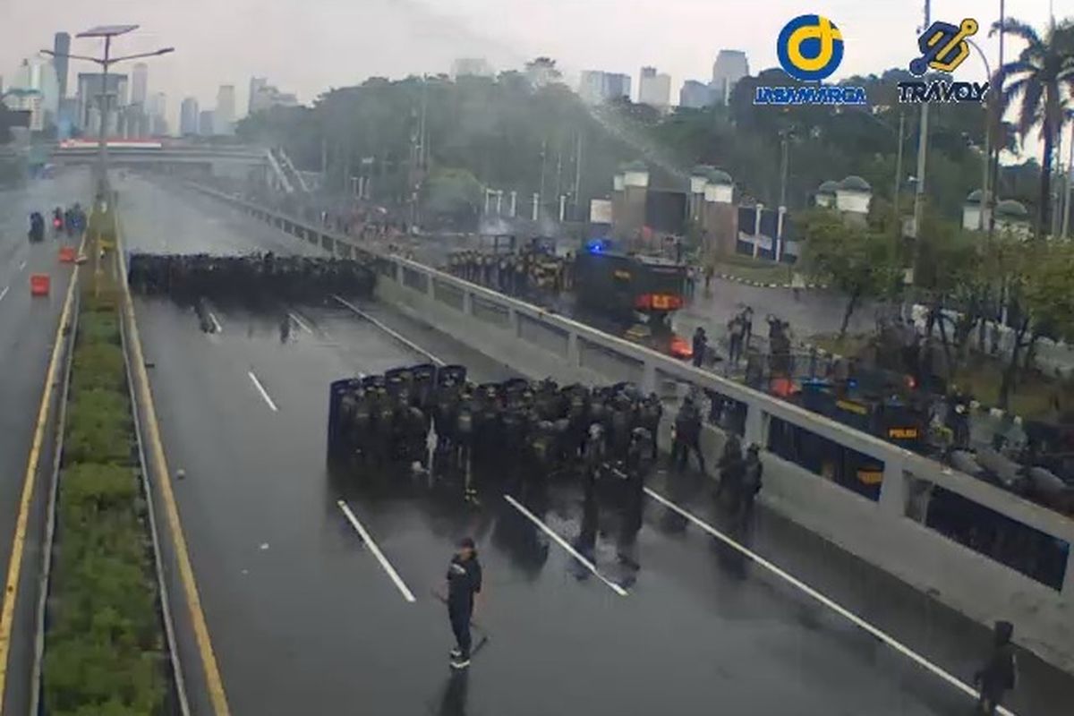 Aksi Massa di Gedung DPR, Akses Tol Dalam Kota Dialihkan Sementara