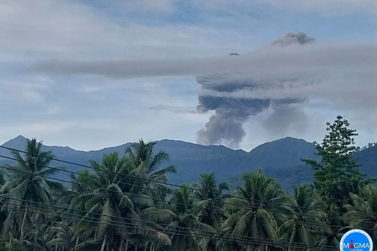 Gunung Dukono Meletus 152 Kali, Semburkan Abu Setinggi 1 Km